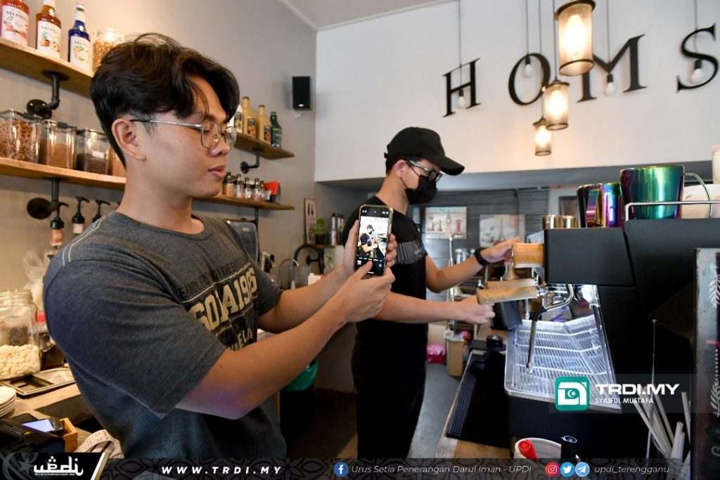 Manisfm – Gaya Pantai Timur