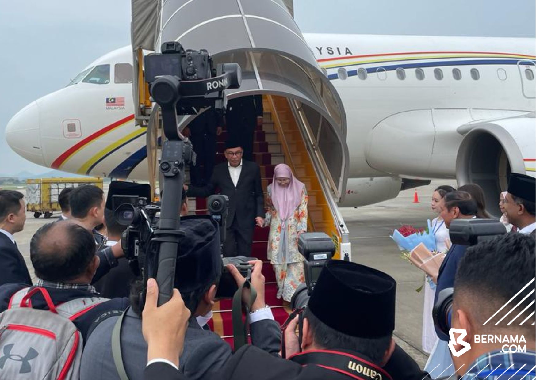 PM Anwar, Wife Arrive In Hanoi For Official Visit To Vietnam – Manisfm